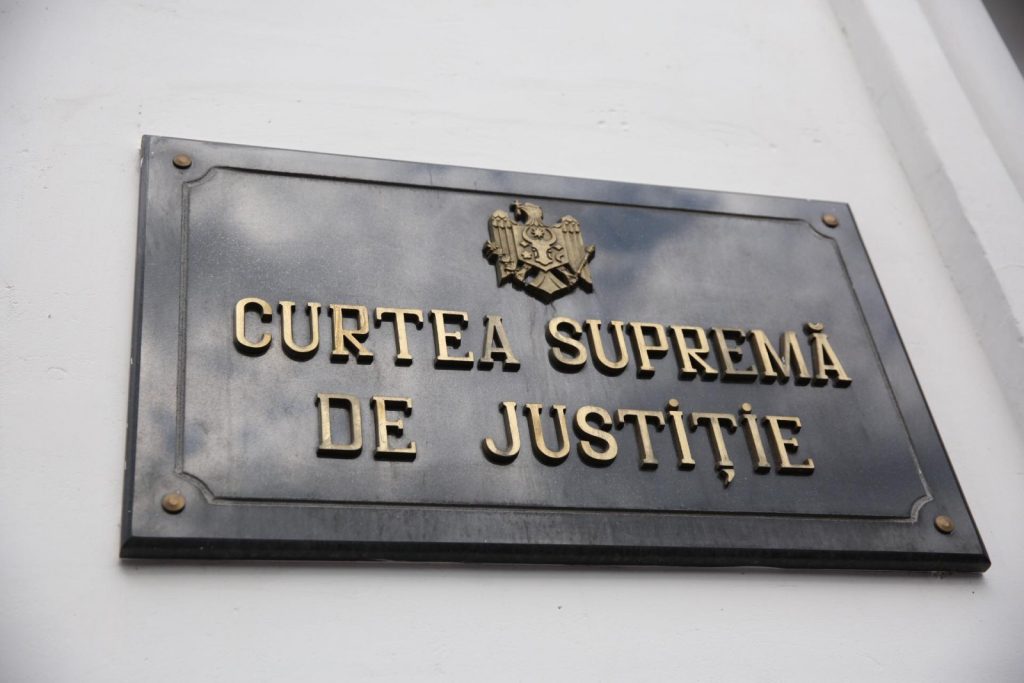 Șapte judecători de la CSJ și un membru al CSM au depus cereri de ... Șapte judecători de la CSJ și un membru al CSM au depus cereri de ...